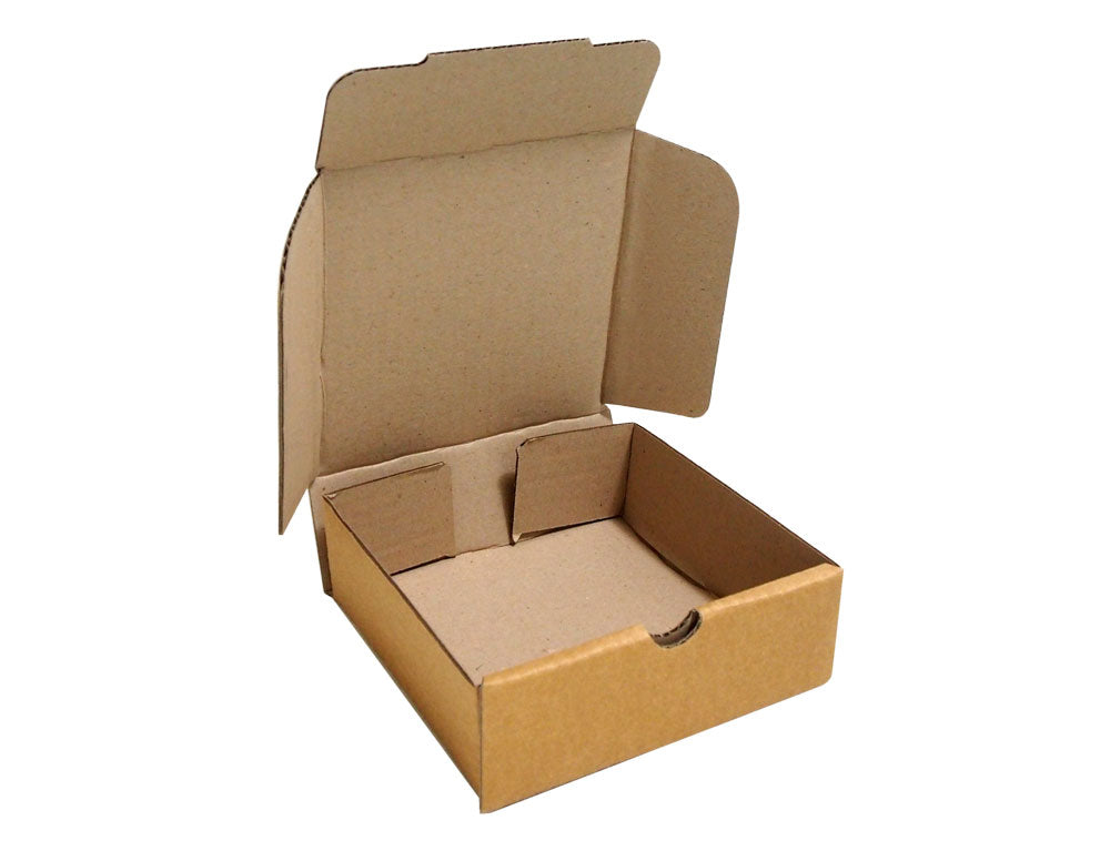 A small square mailing box that can fit a 1kg satchel – kebet packaging