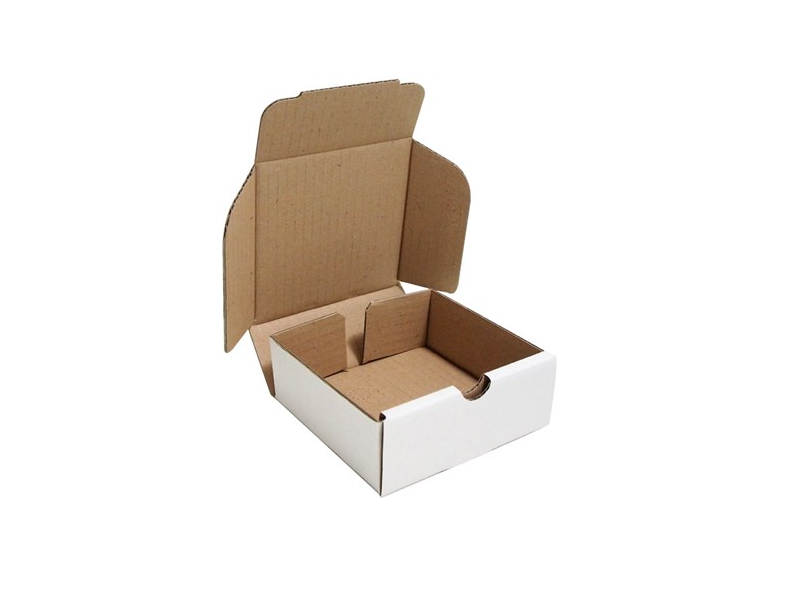 A small square mailing box that can fit a 500g satchel – kebet packaging